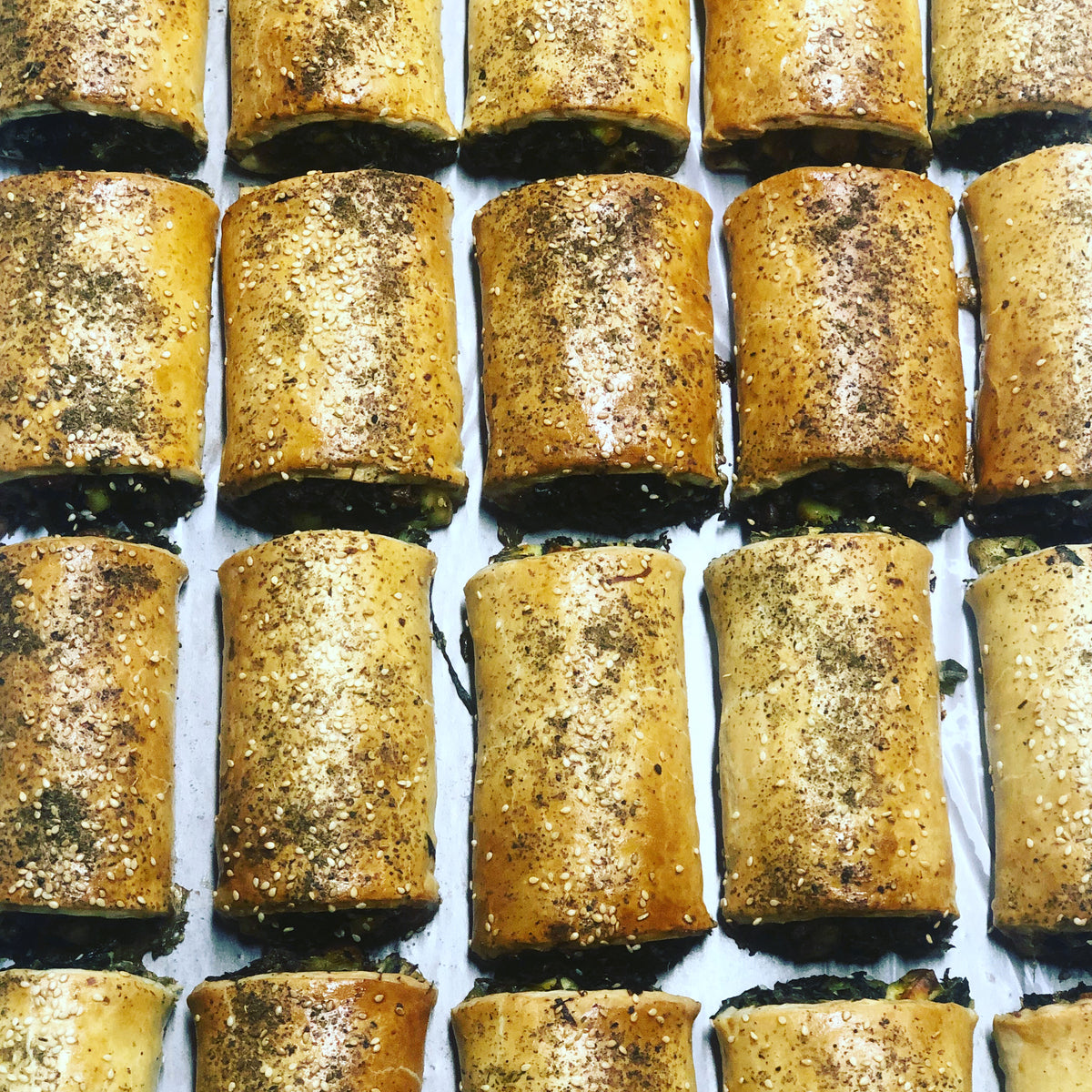 12 x Mini Spinach, Silverbeet & 4 Cheese Rolls (V) – MAGNUM PI